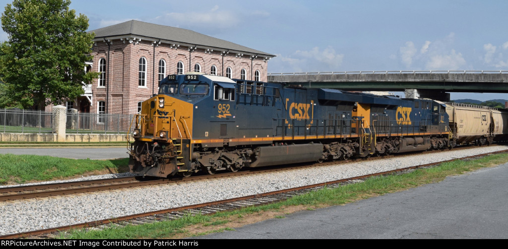 CSX 952 ES44AC-H and 911 ES44AC-H bring a unit grain train northbound on CSX through ...